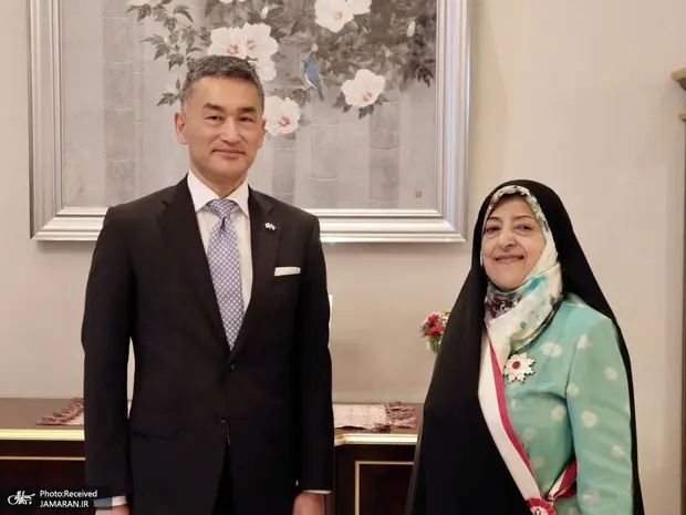 نشان خورشید تابان از سوی امپراطور ژاپن به معصومه ابتکار اعطا شد