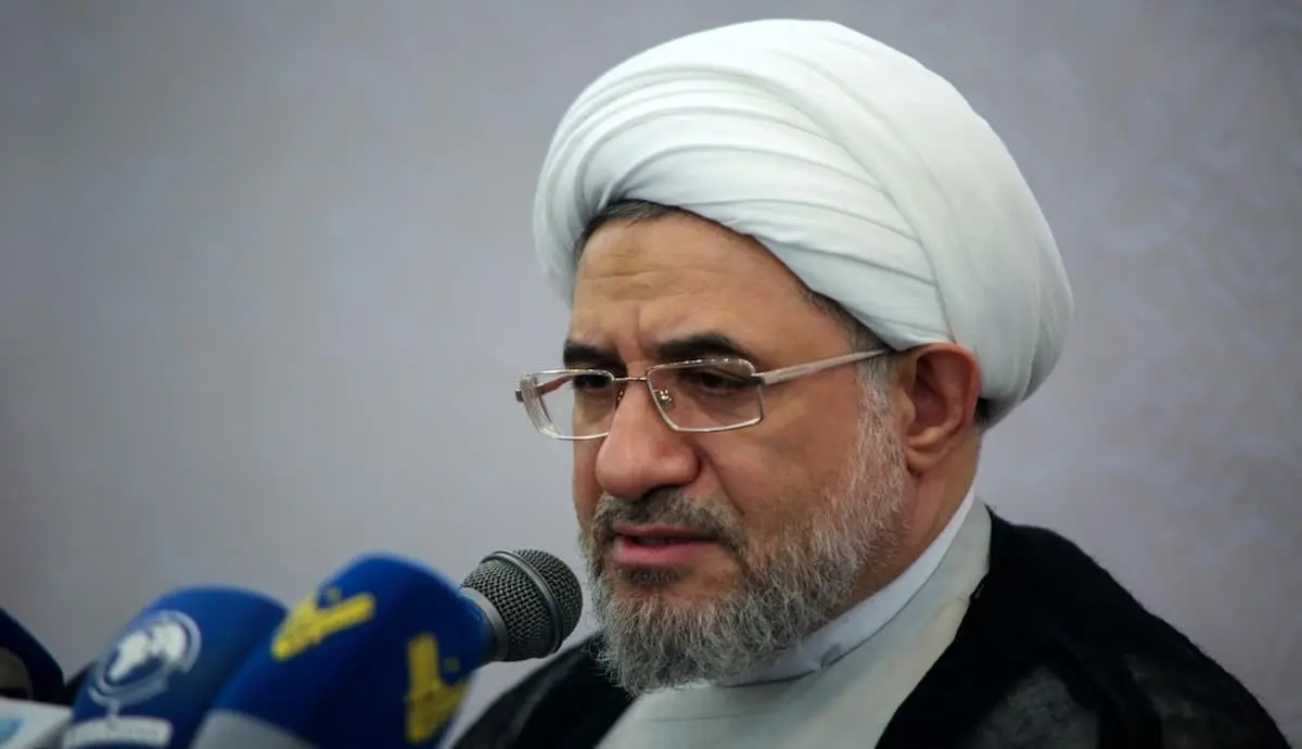 حمایت تمام قد عضو مجلس خبرگان رهبری از طلبه قمی عکس گرفتن برای نهی از